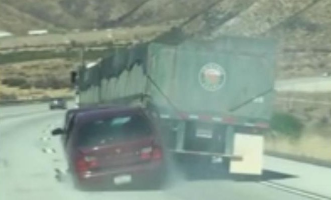 Driver gets dragged by truck for 6km along Californian freew - Driven ...
