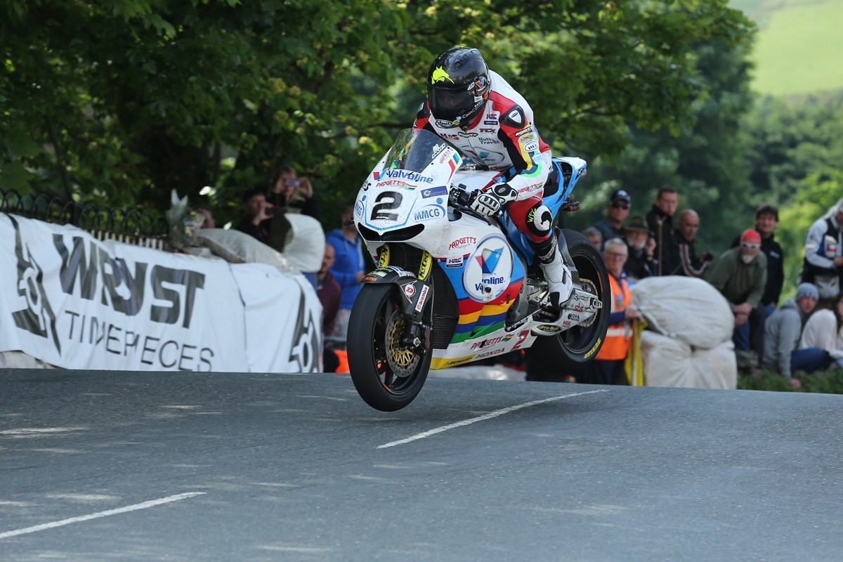 Norton leads big bikes at Isle of Man TT - Driven Car Guide