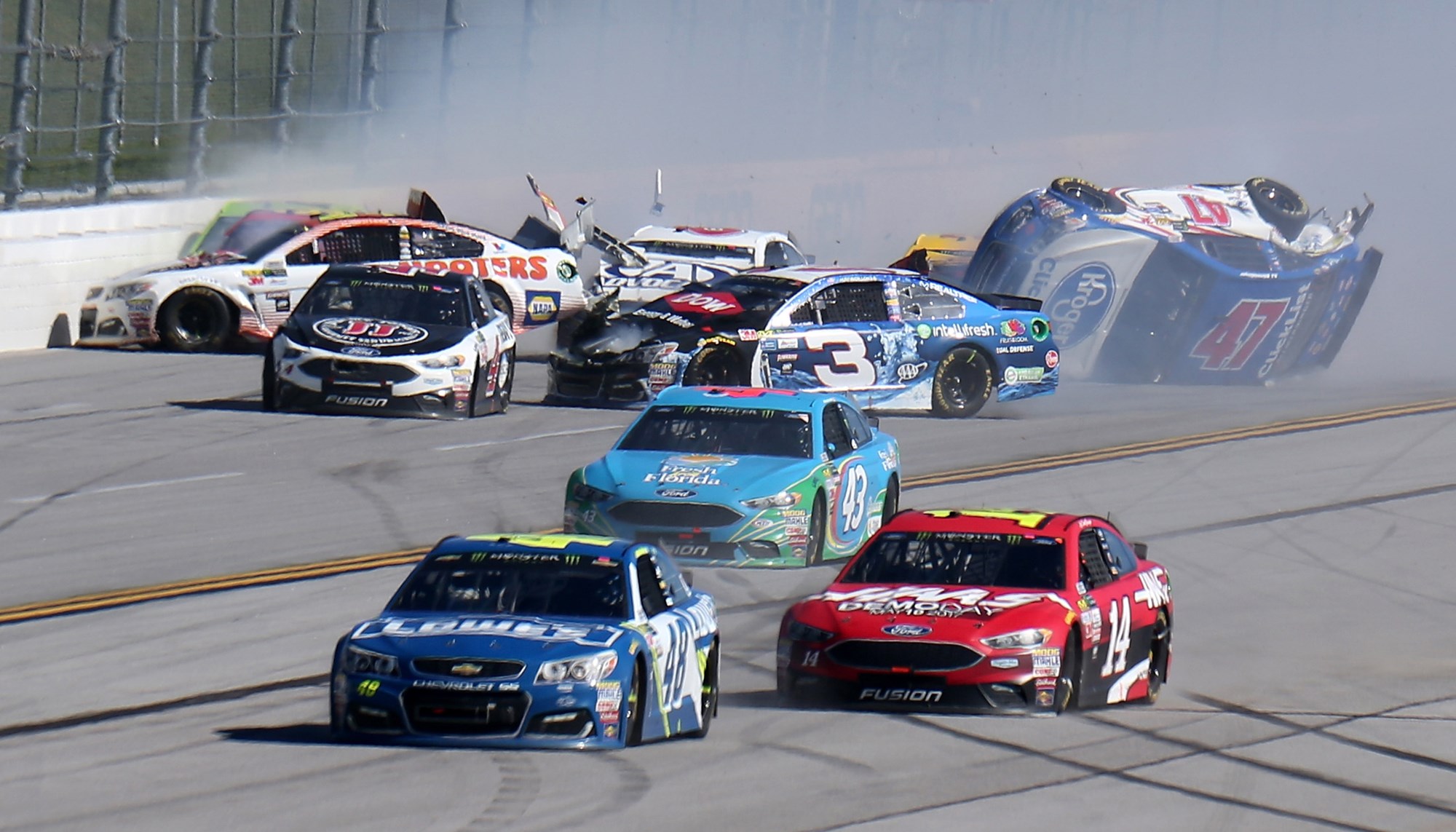 Watch: huge Nascar crash suspends Talladega 500 - Driven Car Guide