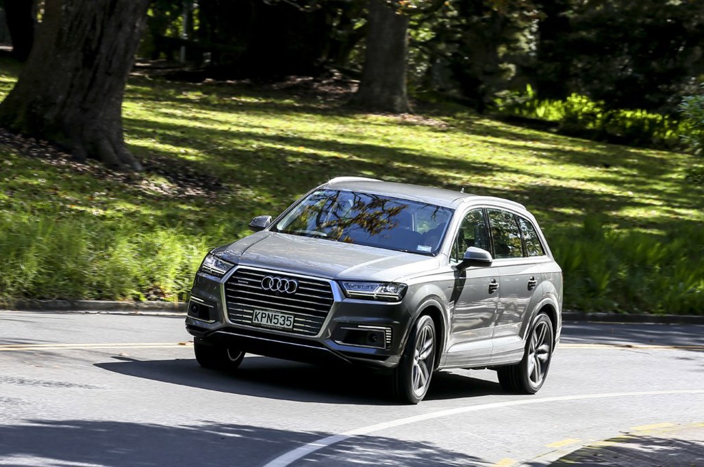 Audi Q7 e-tron: Future first - Driven Car Guide