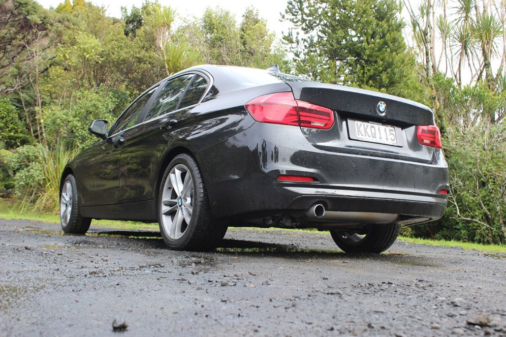 BMW 318i: Back to basics - Driven Car Guide