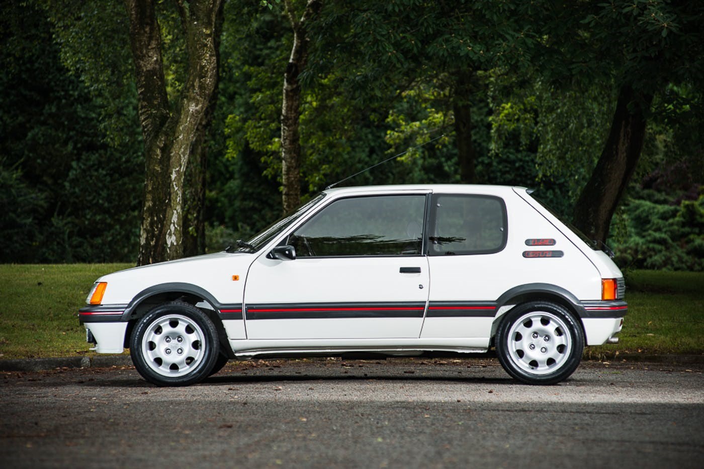 Motoring legends from the '80s set record prices at Silverst - Driven ...
