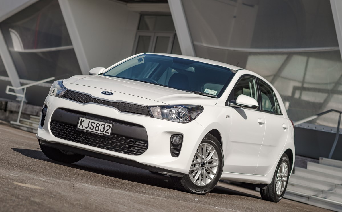 Kia Rio hatchback: Base-spec manual vs four-speed auto - Driven Car Guide
