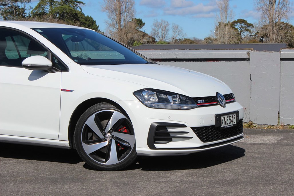 Volkswagen Golf GTI: Hot hatch heroics - Driven Car Guide