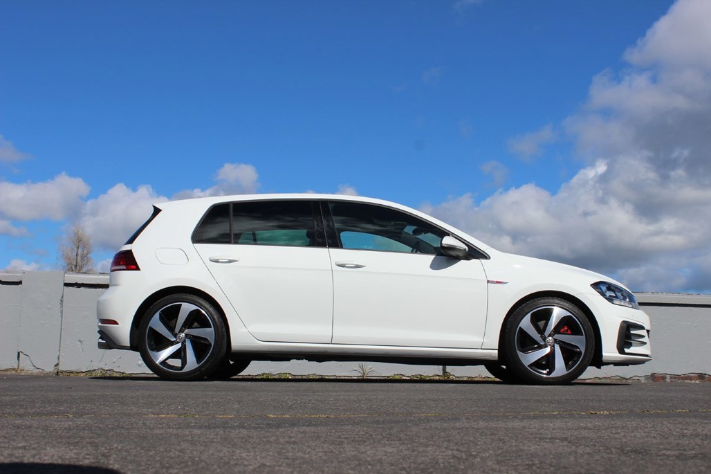 Volkswagen Golf GTI: Hot hatch heroics - Driven Car Guide