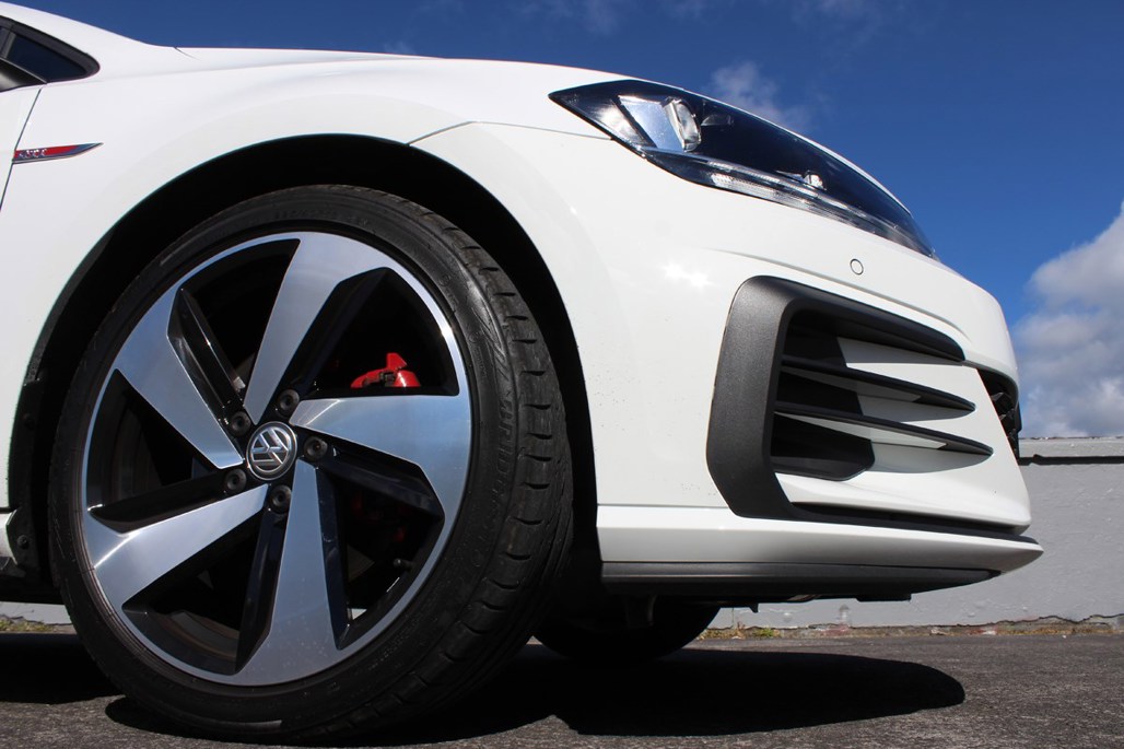 Volkswagen Golf GTI: Hot hatch heroics - Driven Car Guide