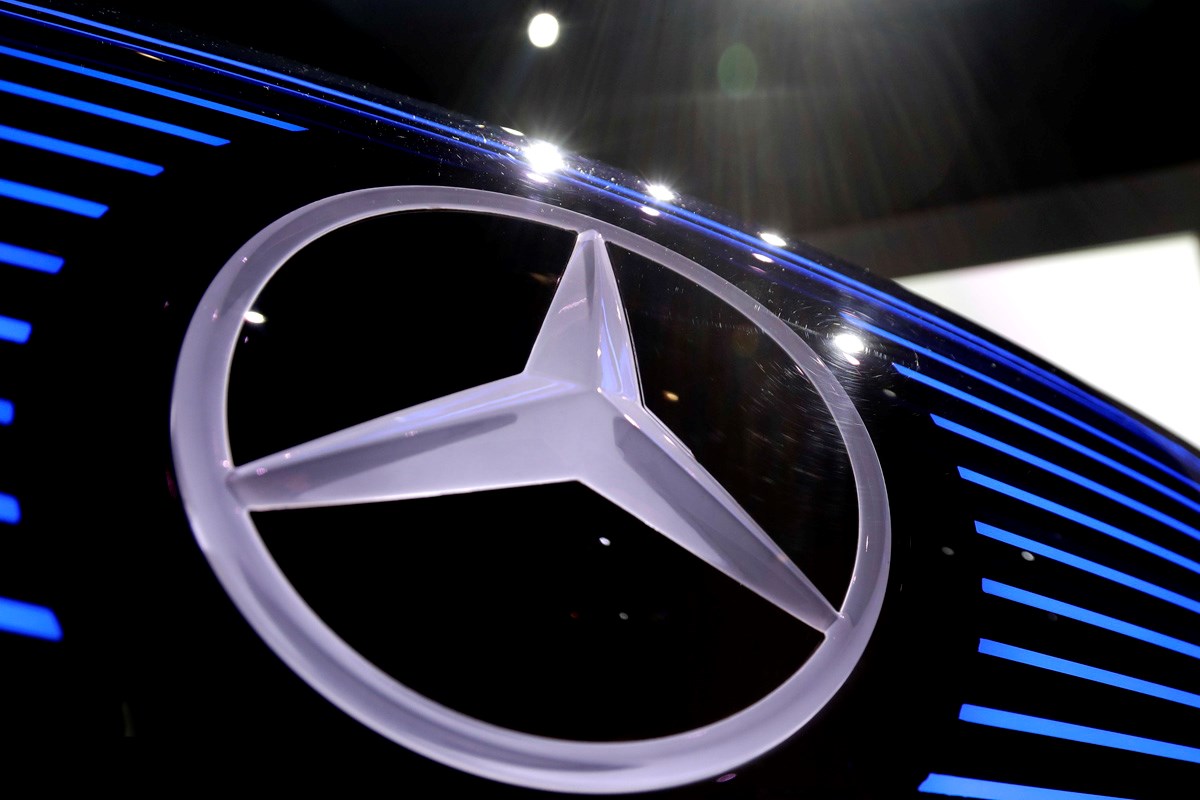 Daimler plans new structure for Mercedes car, truck business - Driven ...
