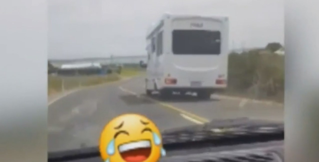Motorists trail motorhome on wrong side of road for 45 minut - Driven ...
