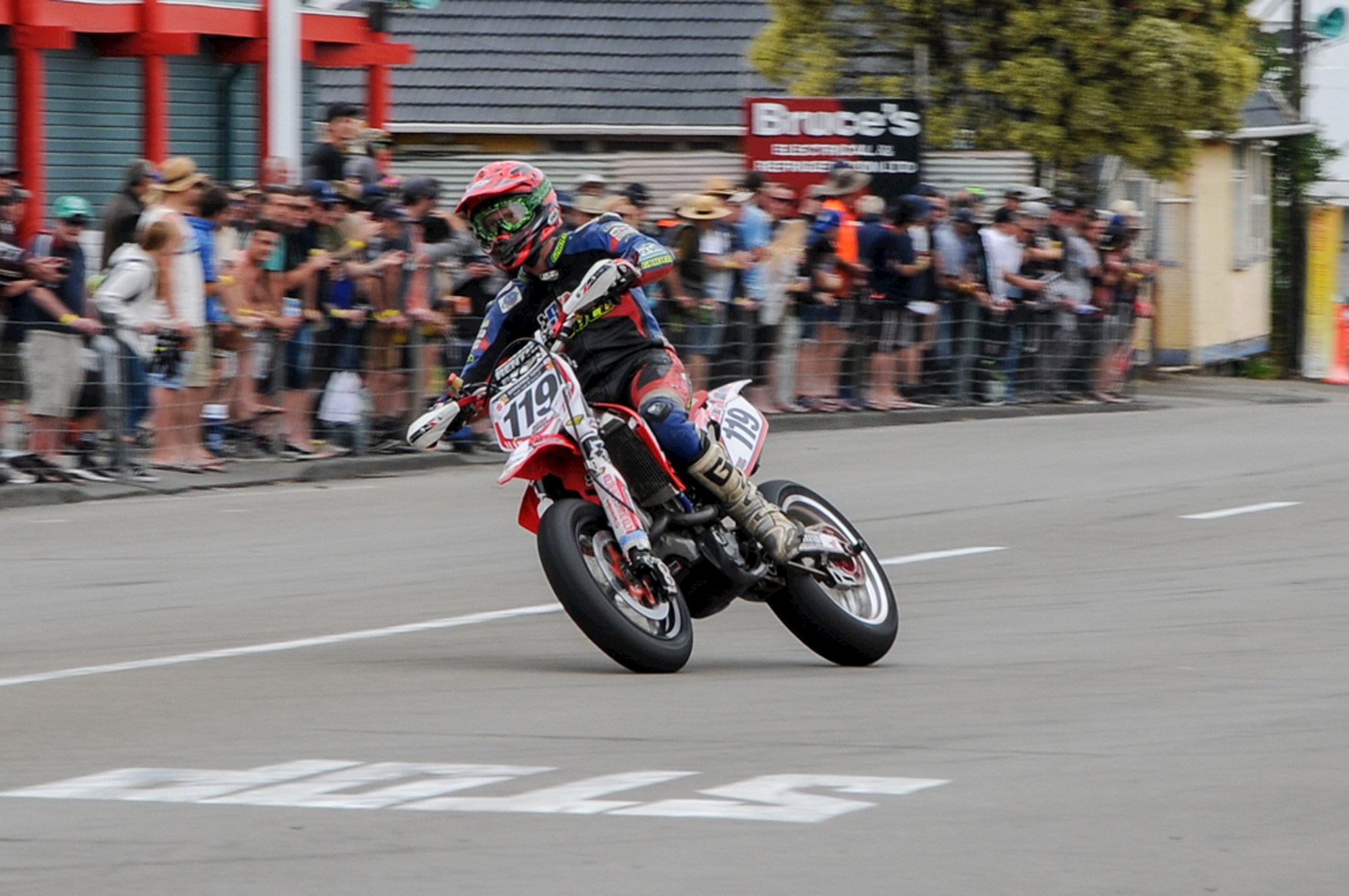 Whanganui Cemetery Circuit motorcycle races round up - Driven Car Guide