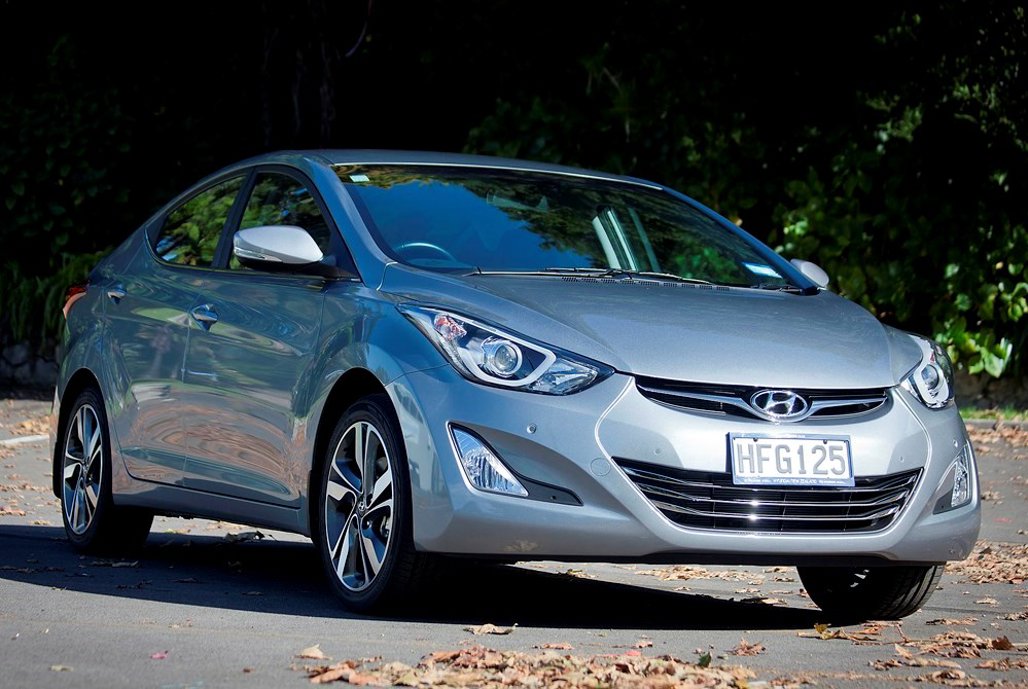 Hyundai Elantra: Compact a sleek success - Driven Car Guide