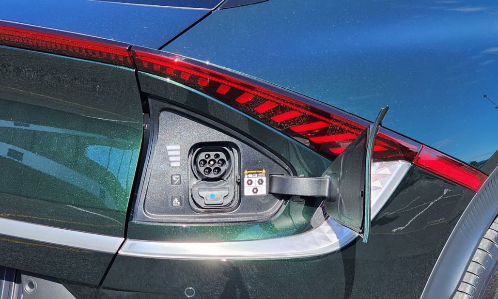 Kia EV6 Air long range review: breathe easy, the entry model is still ...