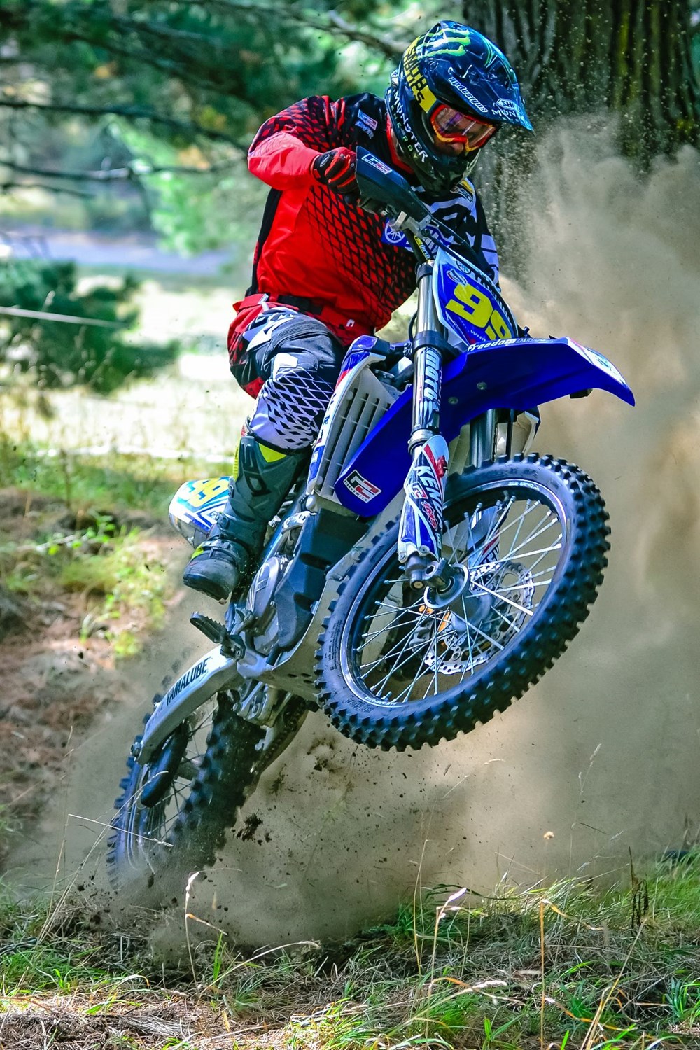 MotoX: Focus on battle between mates - Driven Car Guide