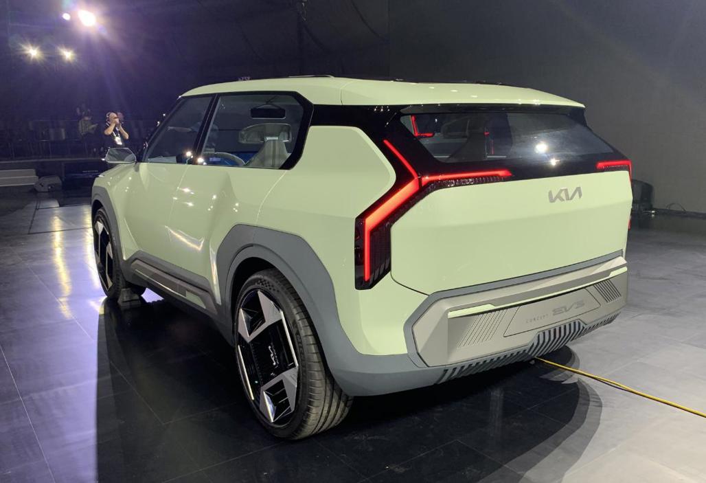Kia EV3 and EV4 Electric vehicle Concepts for 2024 - Driven Car Guide
