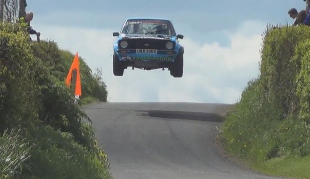 How high can you jump? Frank Kelly's huge jump at the Sperri - Driven ...