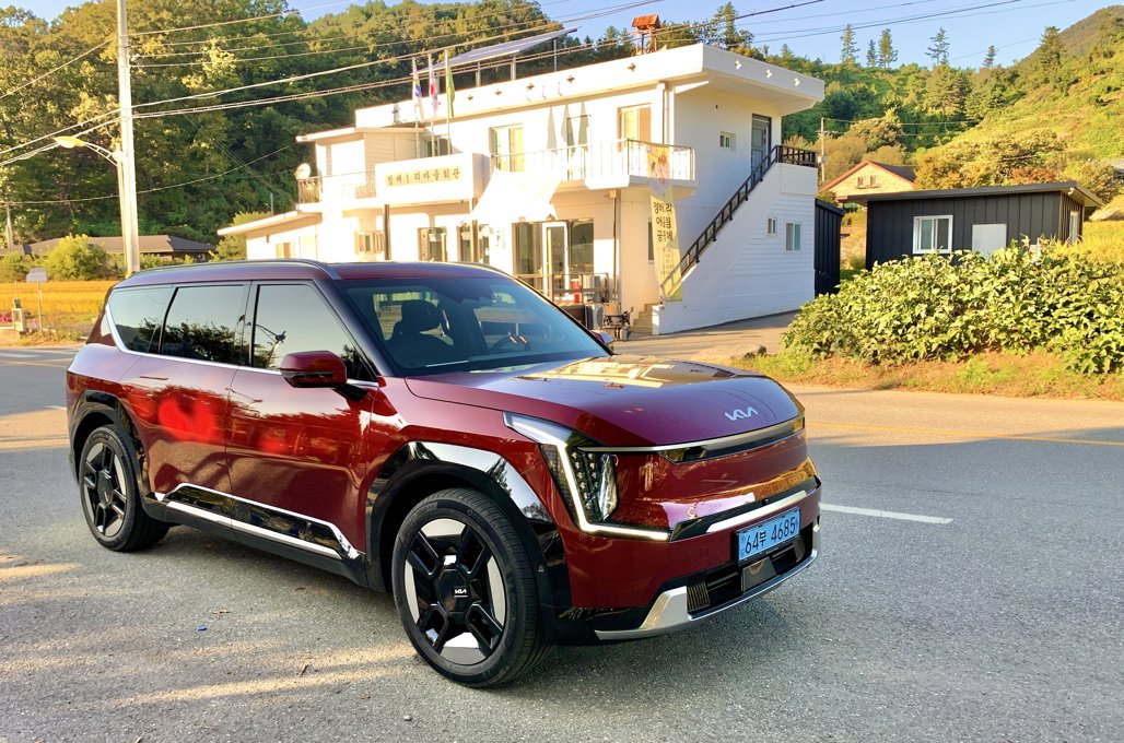 First drive of Kia's new EV9 seven-seat EV SUV - Driven Car Guide