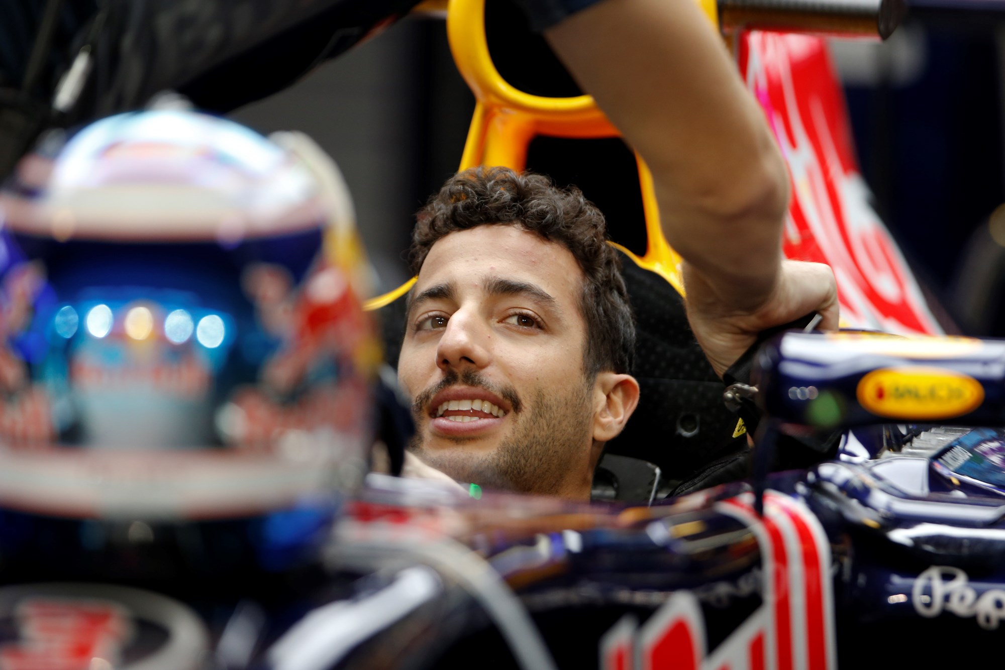 Daniel Ricciardo eager to fire back in F1 2016 - Driven Car Guide