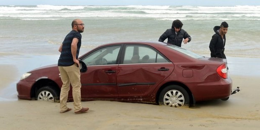 Stuck cars pulled from surf, at a cost - Driven Car Guide