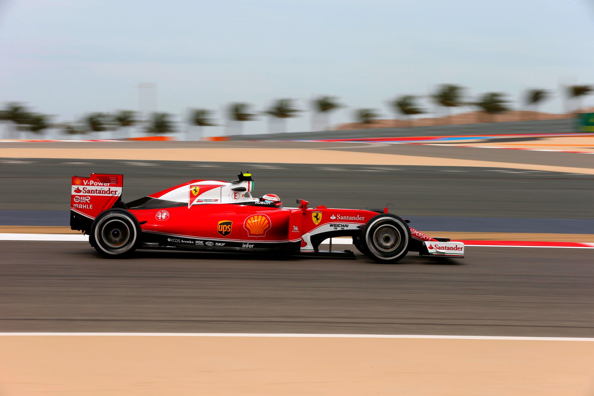 What are all the buttons on an F1 steering wheel for? - Driven Car Guide