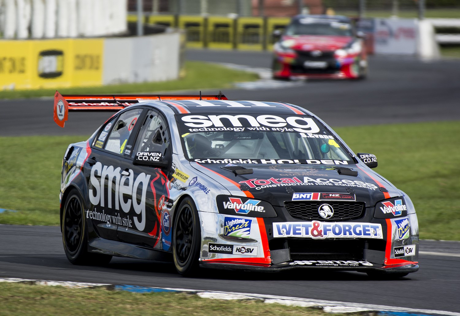 Evans wins while V8 rookies star - Driven Car Guide
