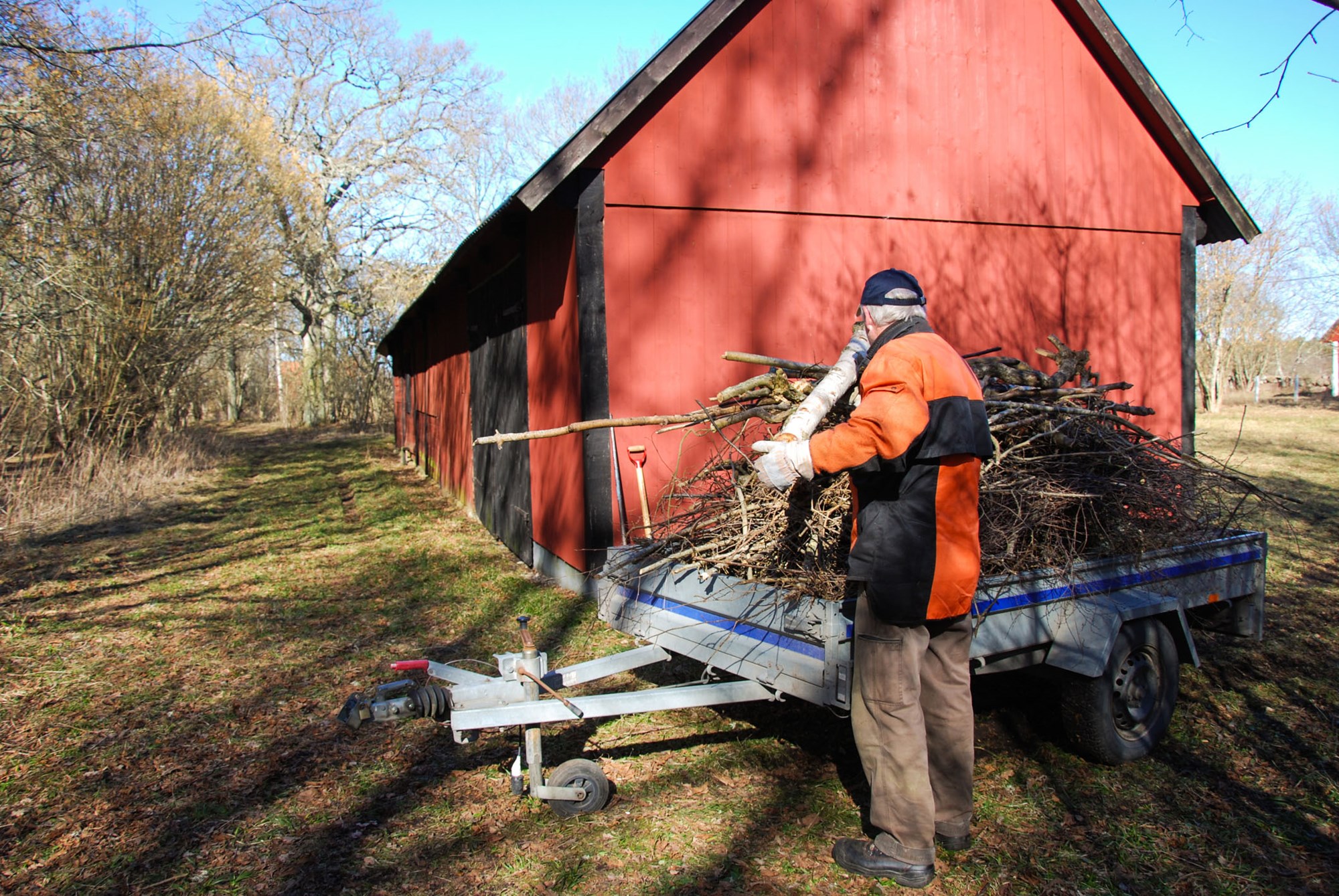 Stay safe when towing a trailer - Driven Car Guide