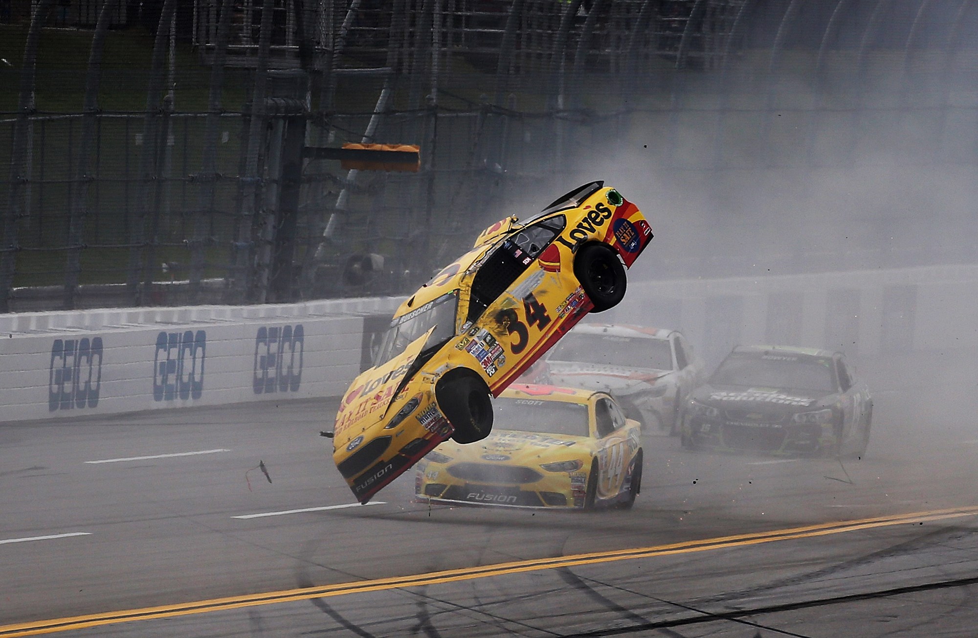 Here's every huge crash from Nascar this morning - Driven Car Guide
