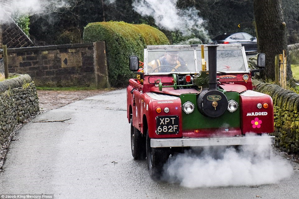 Pensioner turns an old Land Rover into coal-powered steam en - Driven ...