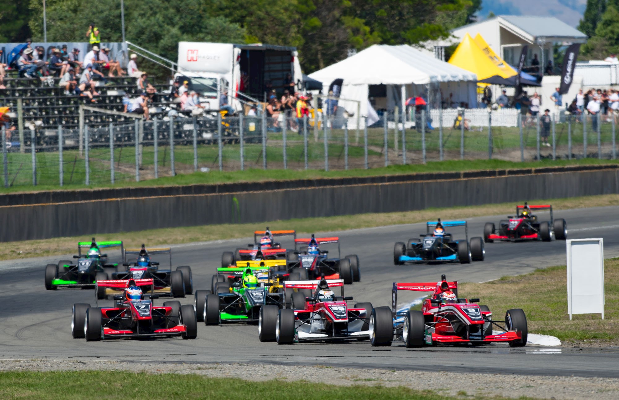 TRS v F5000 at Hampton Downs - Driven Car Guide