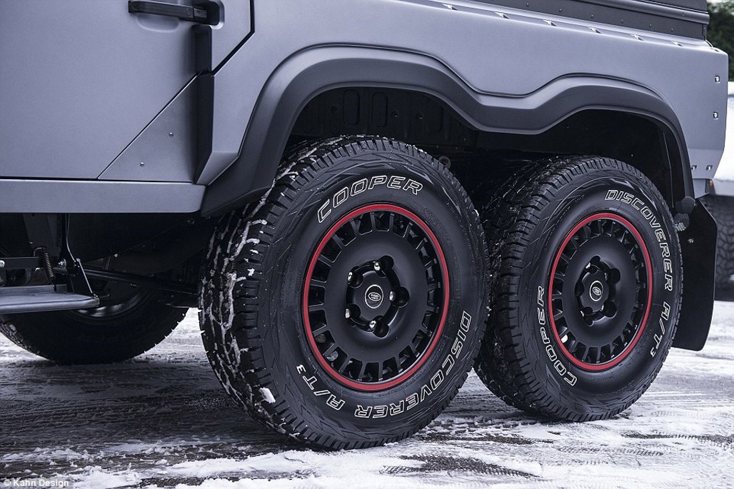 The ultimate Defender? Six-wheeled 'Flying Huntsman' reveale - Driven ...