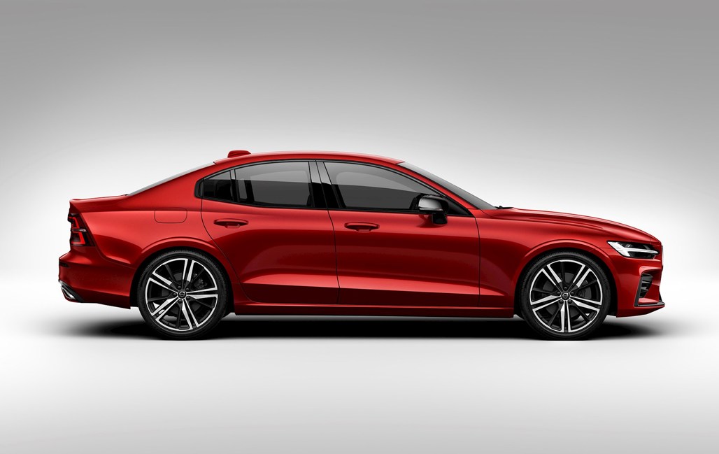 Smooth, sleek, American? Volvo reveal suave new S60 - Driven Car Guide