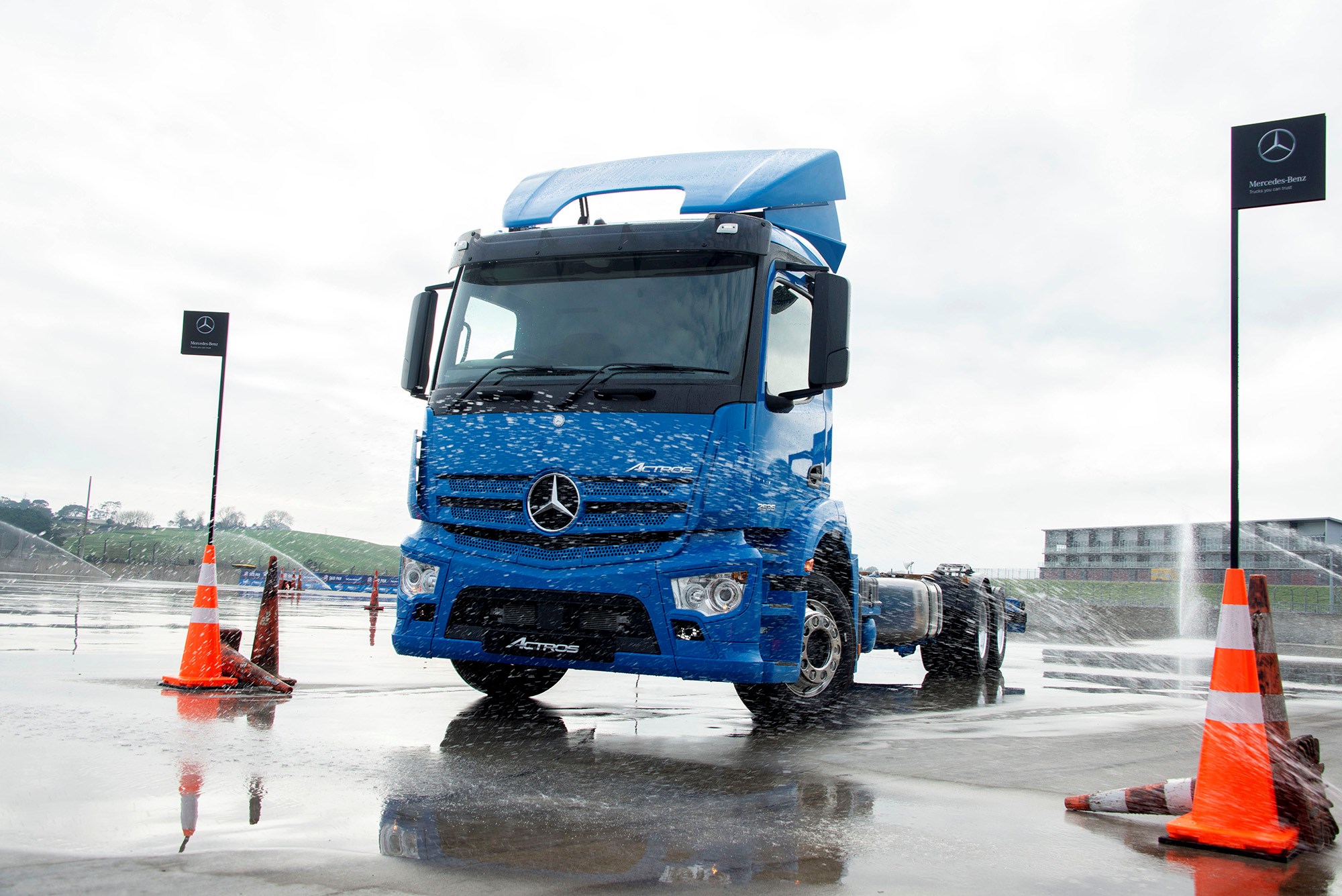 Top-range Mercedes-Benz safety technology gets heavy - Driven Car Guide