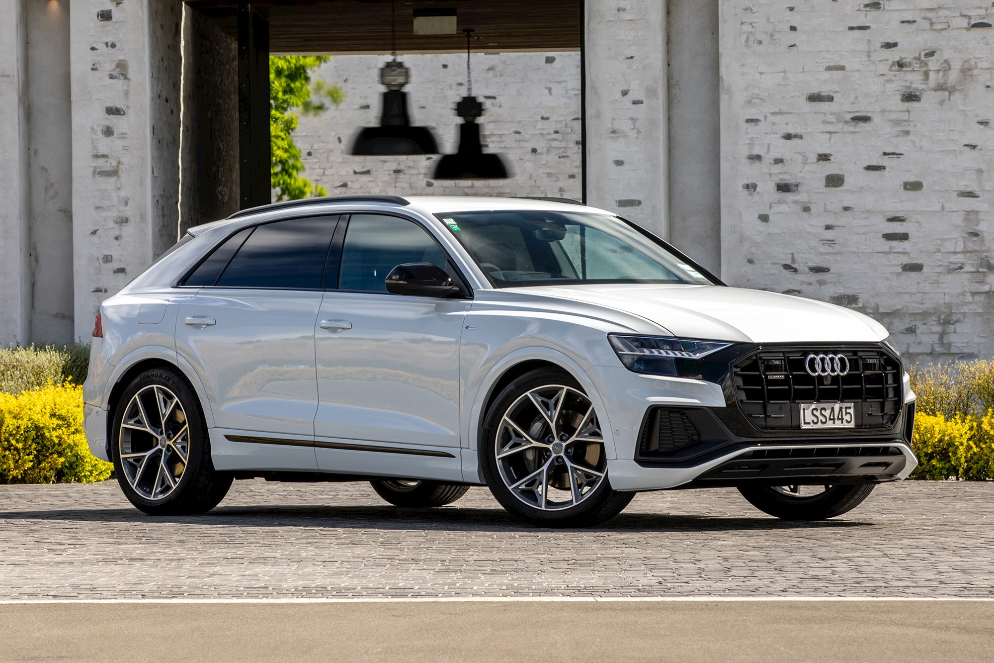 Audi Q8 road test: New flagship SUV is pure elegance inside - Driven ...