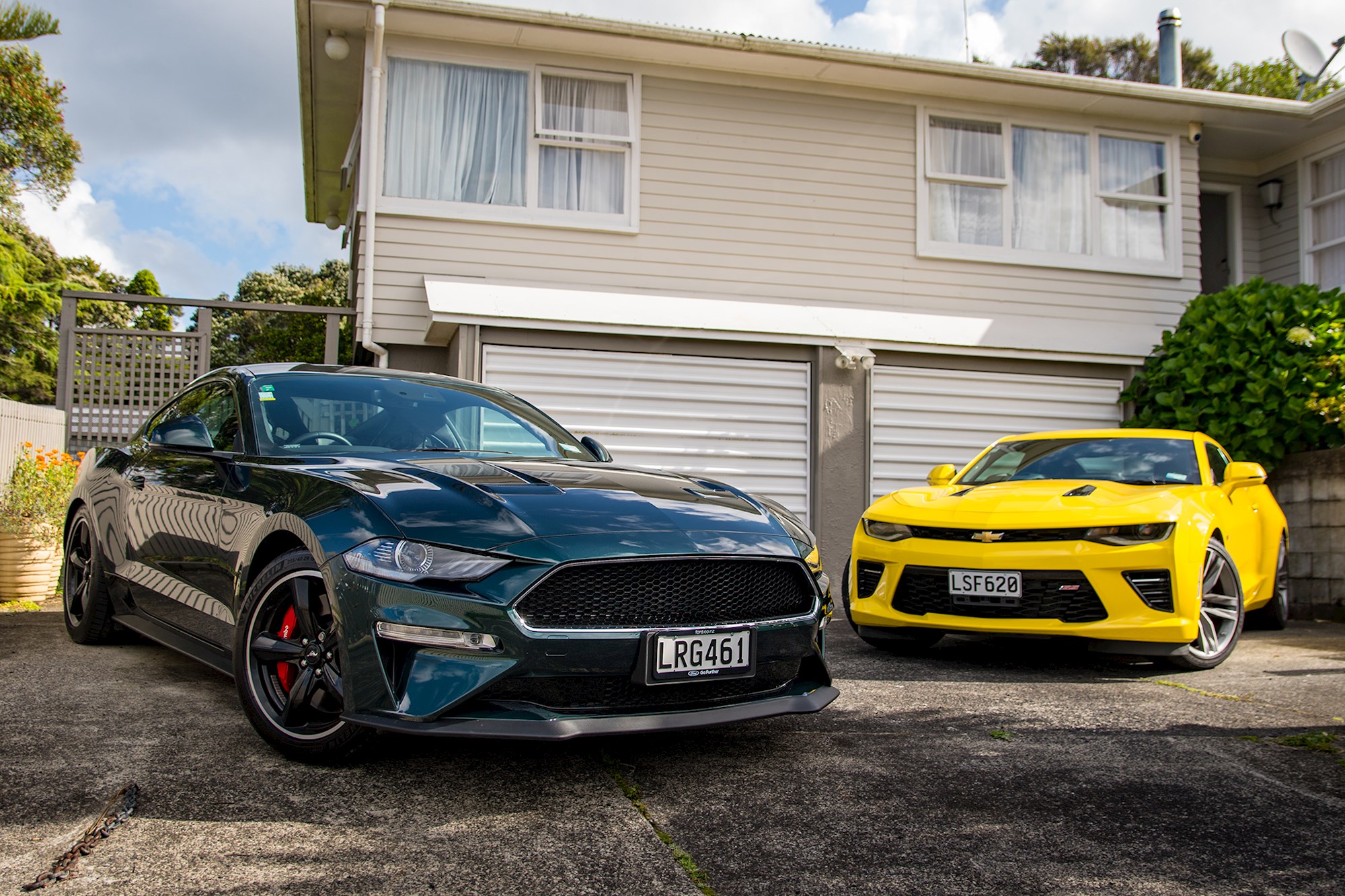 Watch & listen: Ford Mustang Bullitt takes Chev Camaro SS in - Driven ...