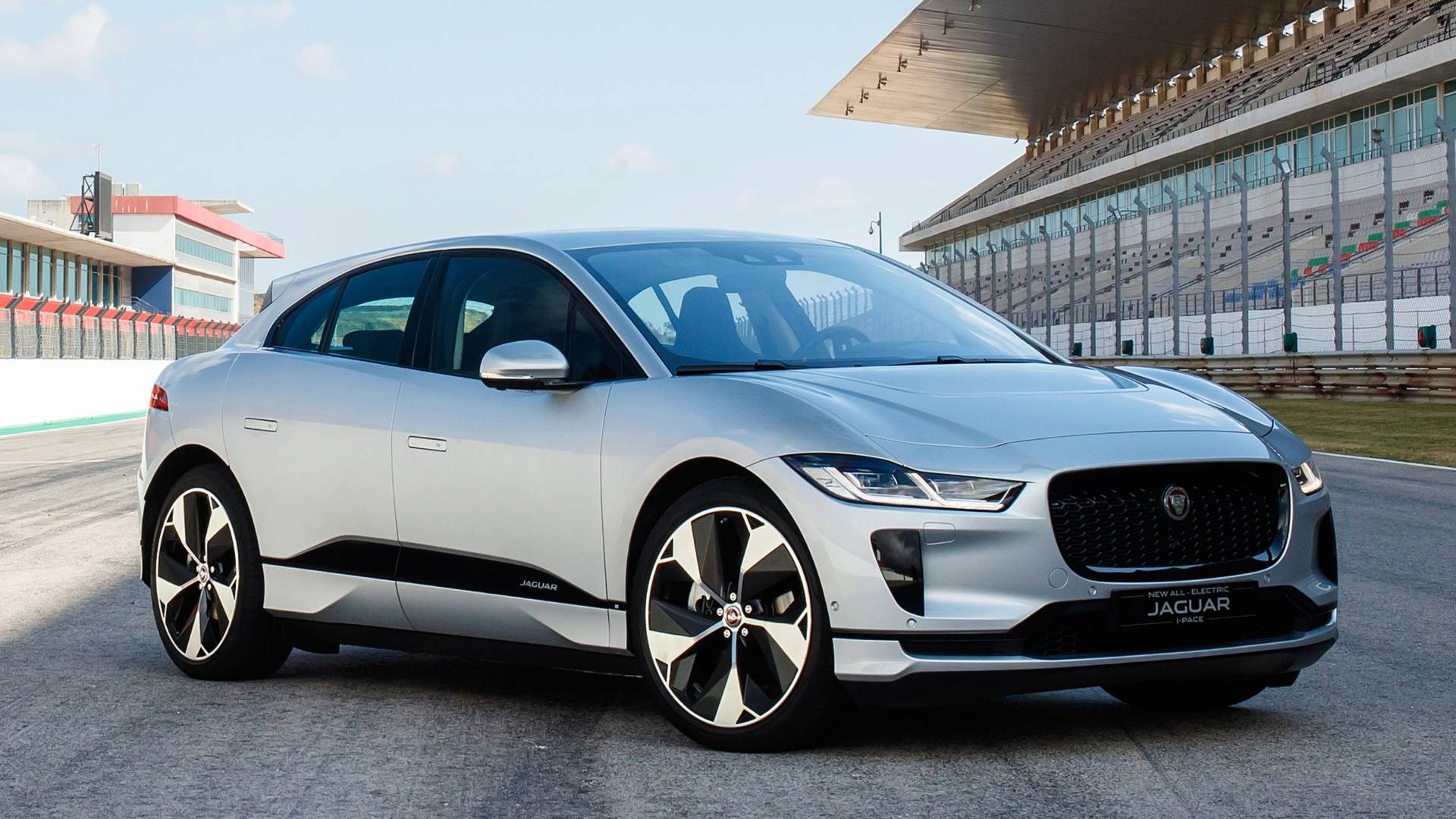 Electric Jaguar I-Pace named 2019 UK Car of the Year - Driven Car Guide