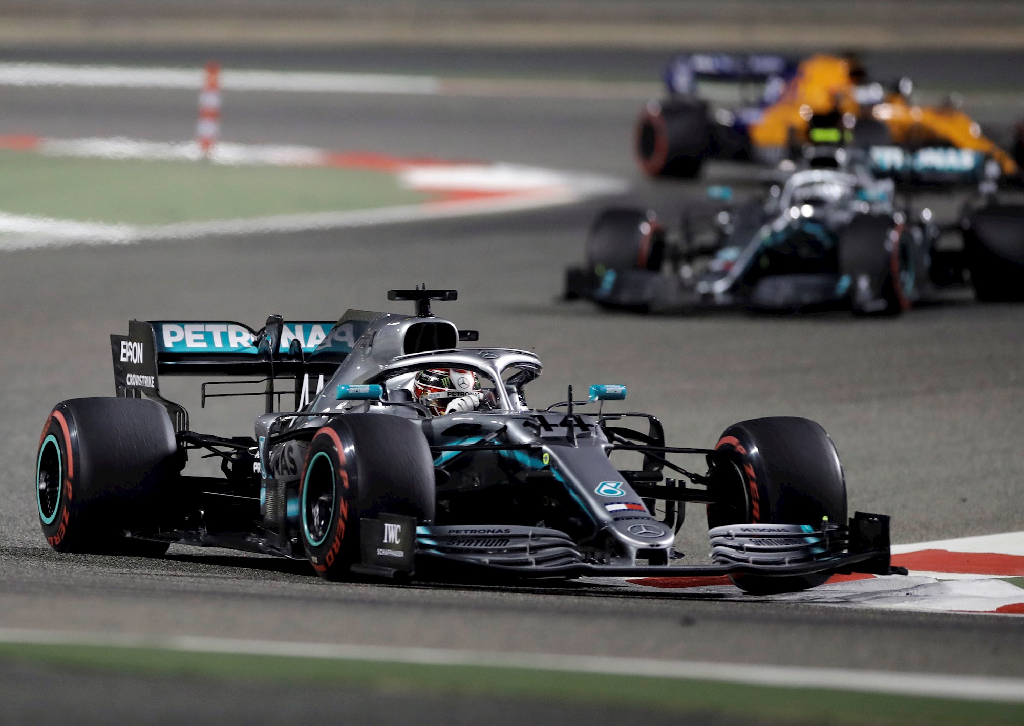 Hamilton wins in Bahrain after devastating blow for Ferrari - Driven ...