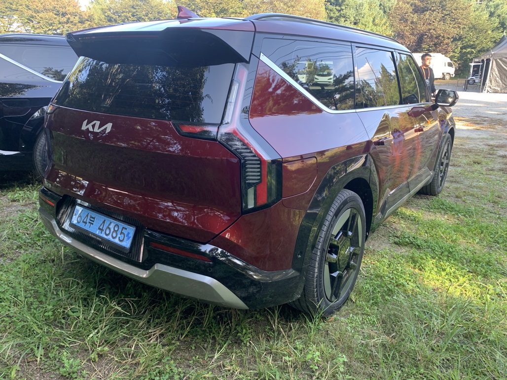 First drive of Kia's new EV9 seven-seat EV SUV - Driven Car Guide