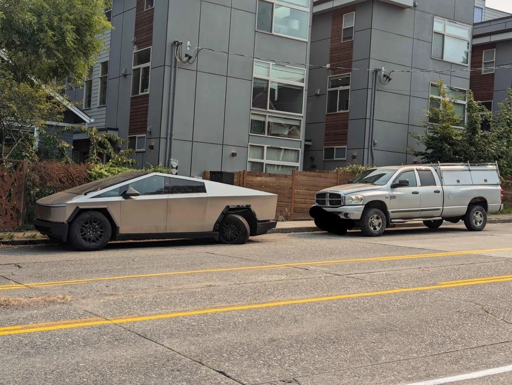 Why a broken Tesla Cybertruck in Seattle became an instant tourist ...