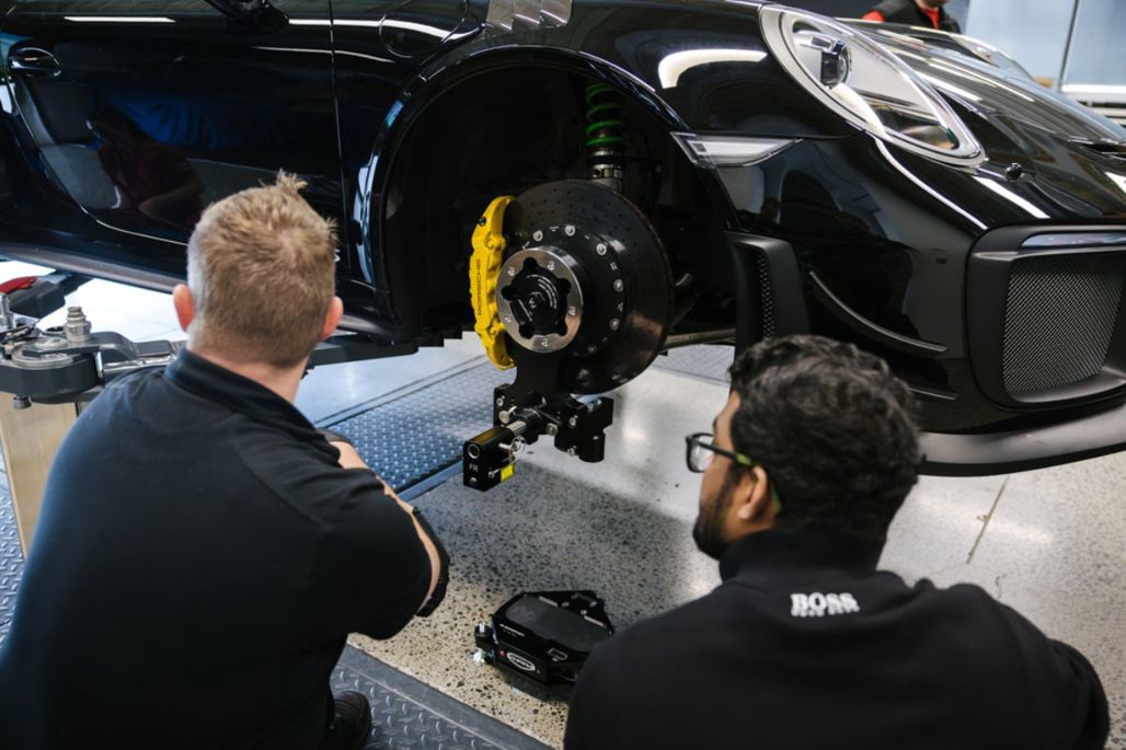 Porsche Manthey Performance Kits for NZ: call 911, this stuff is ...