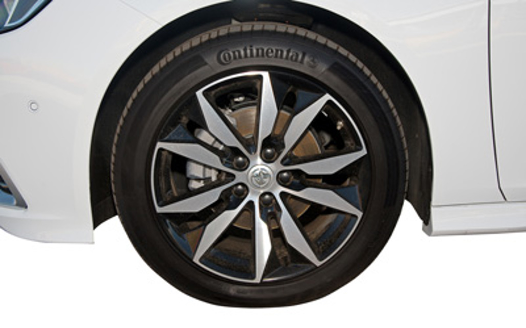 HOLDEN COMMODORE - Driven Car Guide