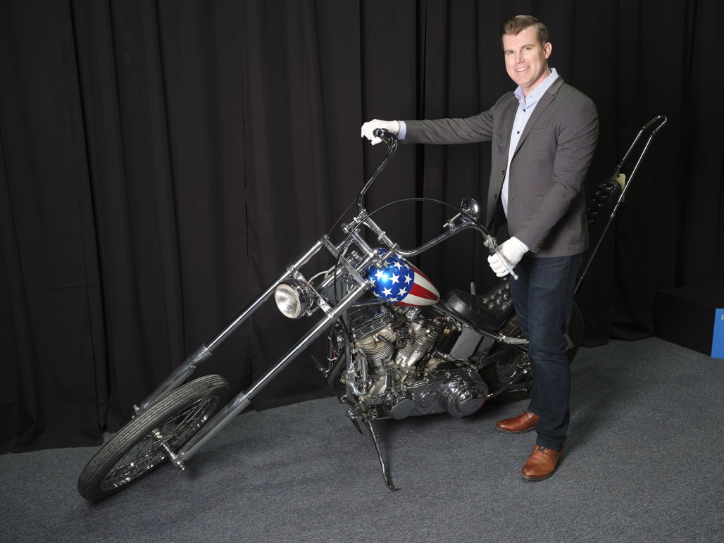 Peter Fonda's iconic motorcycle from Easy Rider hits auction block ...