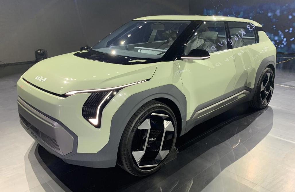 Kia EV3 and EV4 Electric vehicle Concepts for 2024 - Driven Car Guide