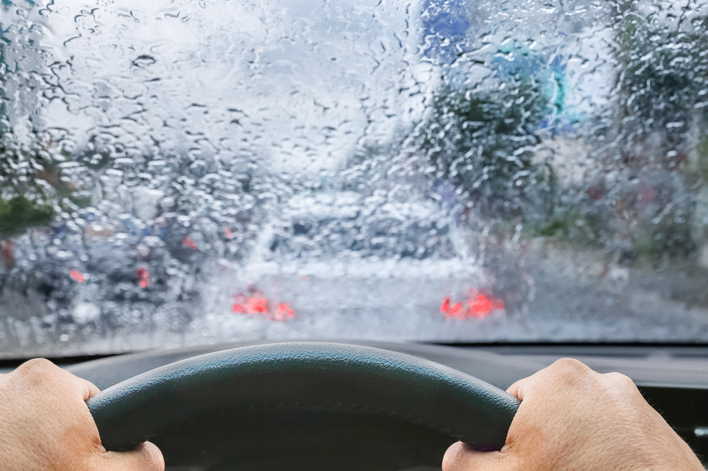 7 essential tips for driving in bad weather - Driven Car Guide