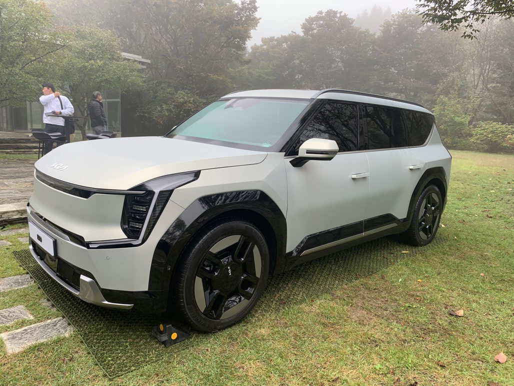 First drive of Kia's new EV9 seven-seat EV SUV - Driven Car Guide