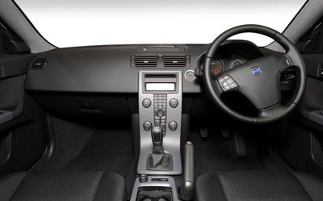 VOLVO S40 - Driven Car Guide