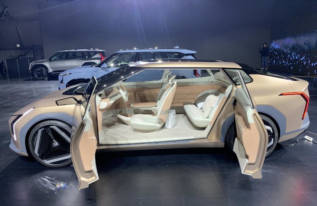 Kia EV3 and EV4 Electric vehicle Concepts for 2024 - Driven Car Guide