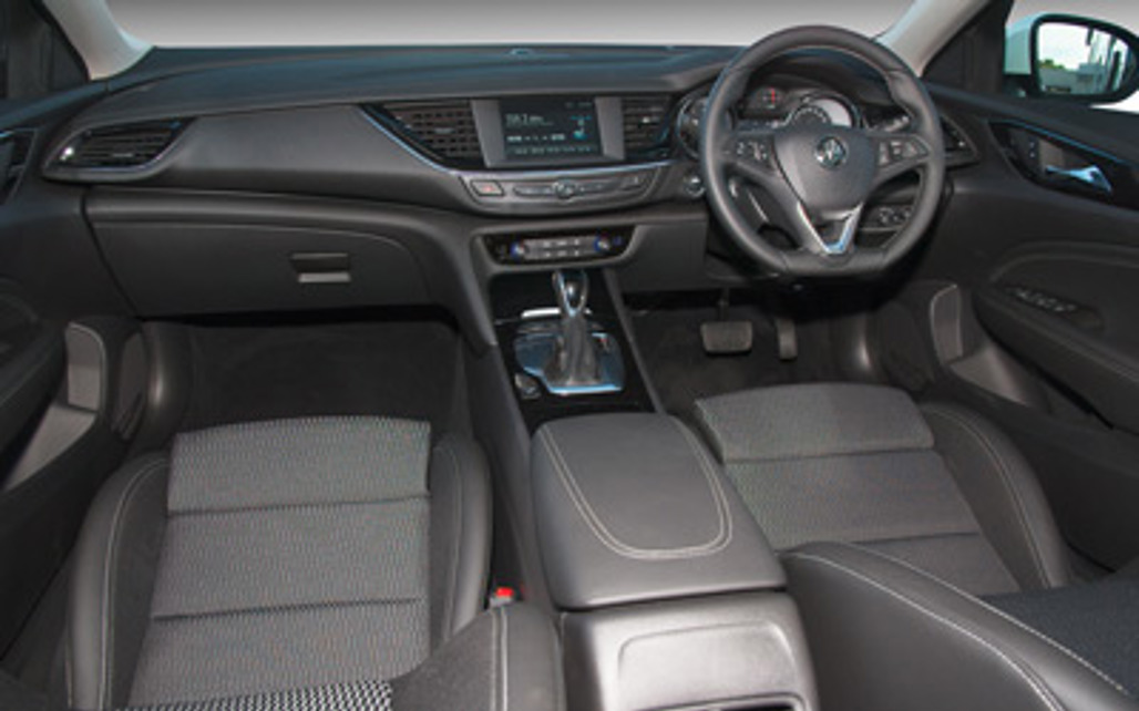 HOLDEN COMMODORE - Driven Car Guide