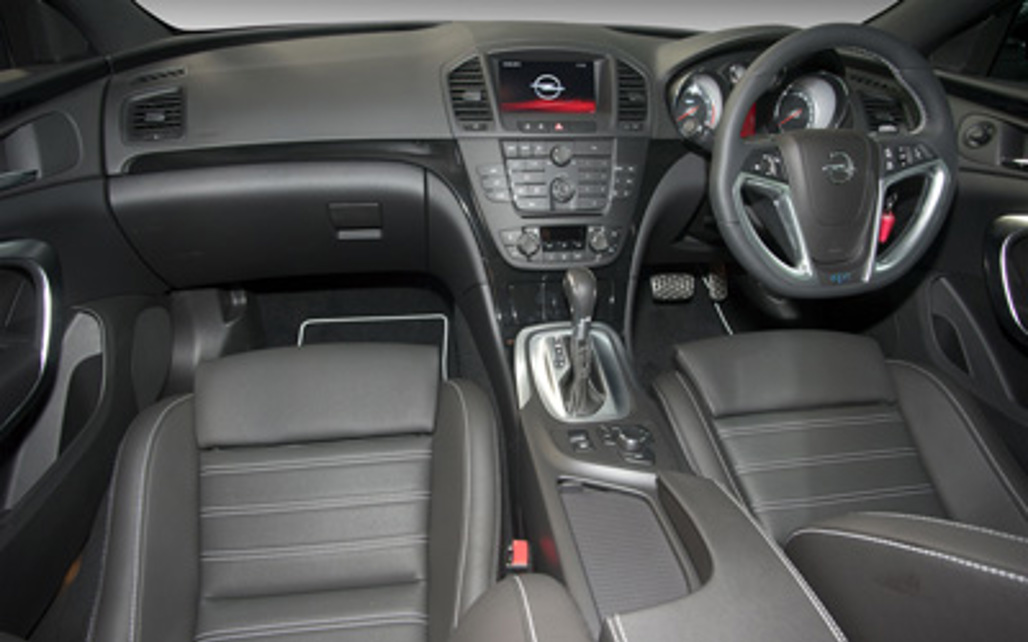 HOLDEN INSIGNIA - Driven Car Guide