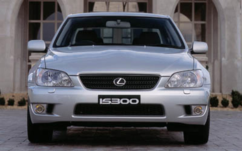 LEXUS IS 300 - Driven Car Guide