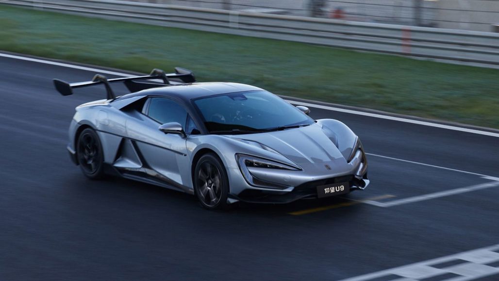 BYD unveils $380k Yangwang U9 electric supercar with 960kW - Driven Car ...