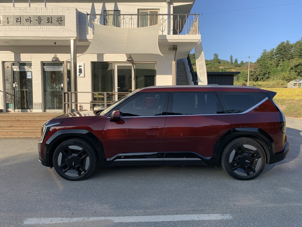 First drive of Kia's new EV9 seven-seat EV SUV - Driven Car Guide