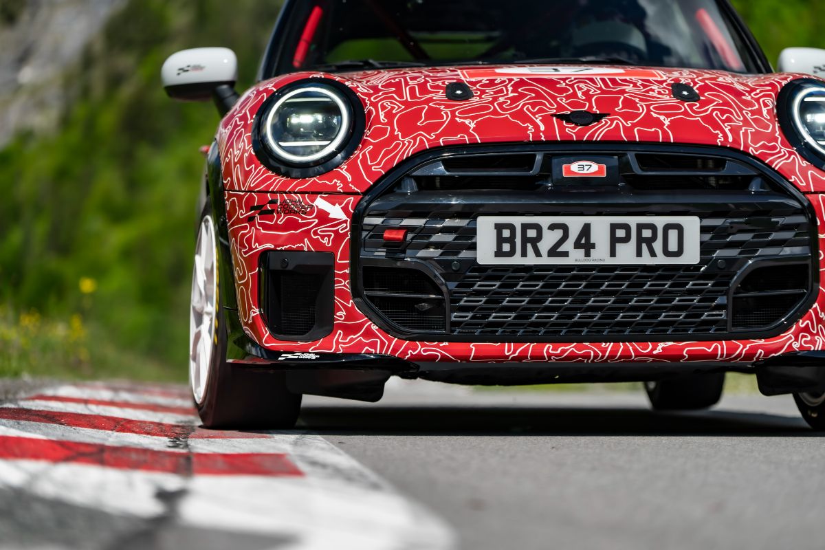 New-gen petrol Mini John Cooper Works on the Nurburgring: burn baby ...